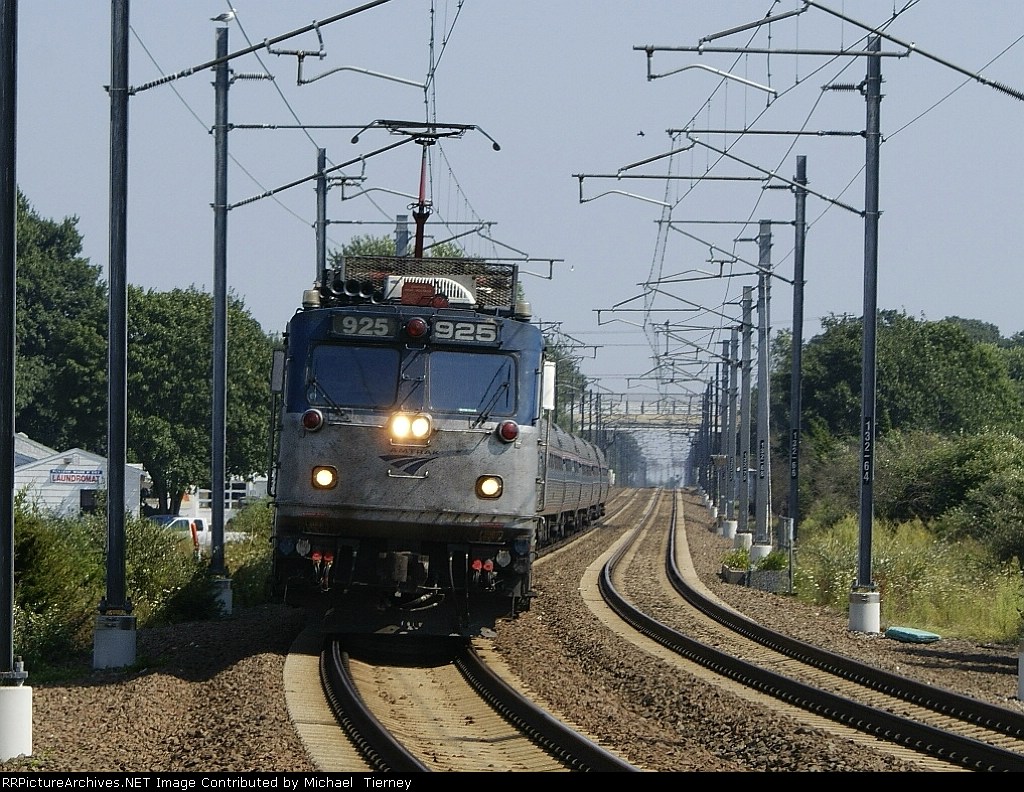 AMTK 925 on the NEC at Mystic CT station